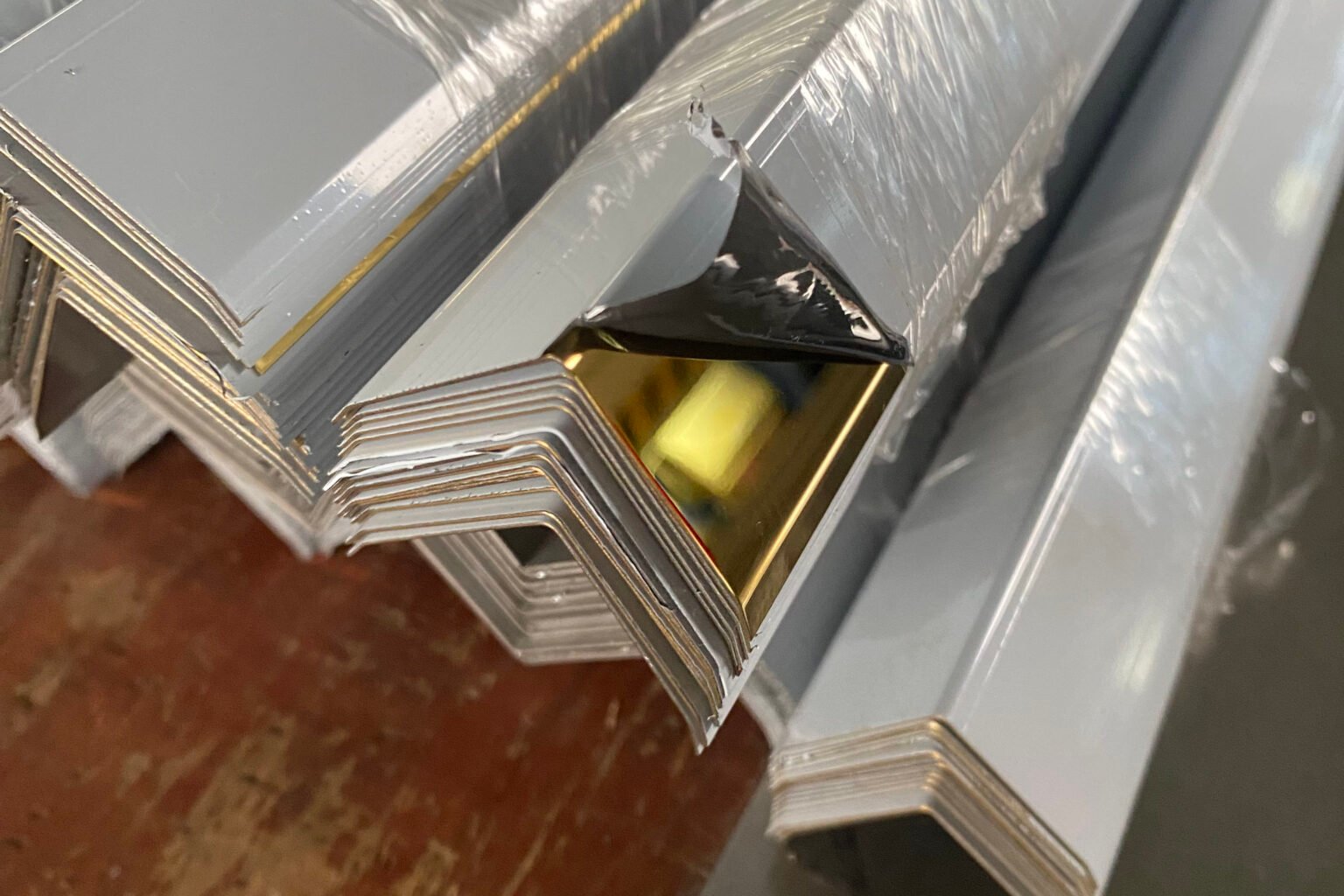 9 Advantages of Stainless Steel Corner Edging Profiles