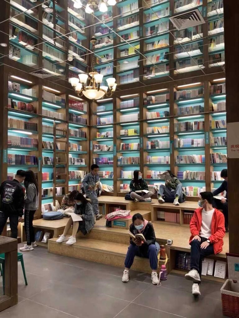 Reflective Artistry: The Captivating Use of Mirrored Panels in ...
